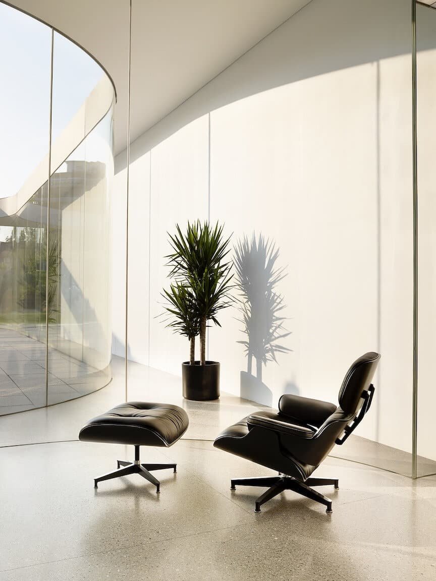 伊姆斯躺椅之20世紀經典：Eames Lounge Chair and Ottoman by Herman Miller